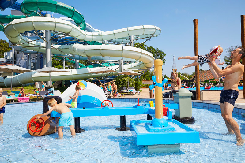 Outdoor pool and family slides - Outdoor Water Park Tiki Pool at Duinrell