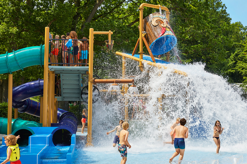 Outdoor pool and family slides - Outdoor Water Park Tiki Pool at Duinrell