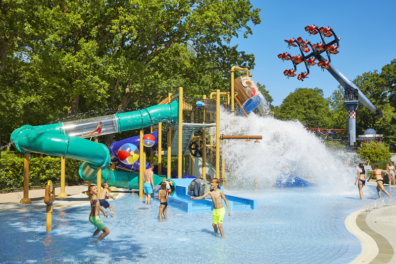 Outdoor pool and family slides - Outdoor Water Park Tiki Pool at Duinrell