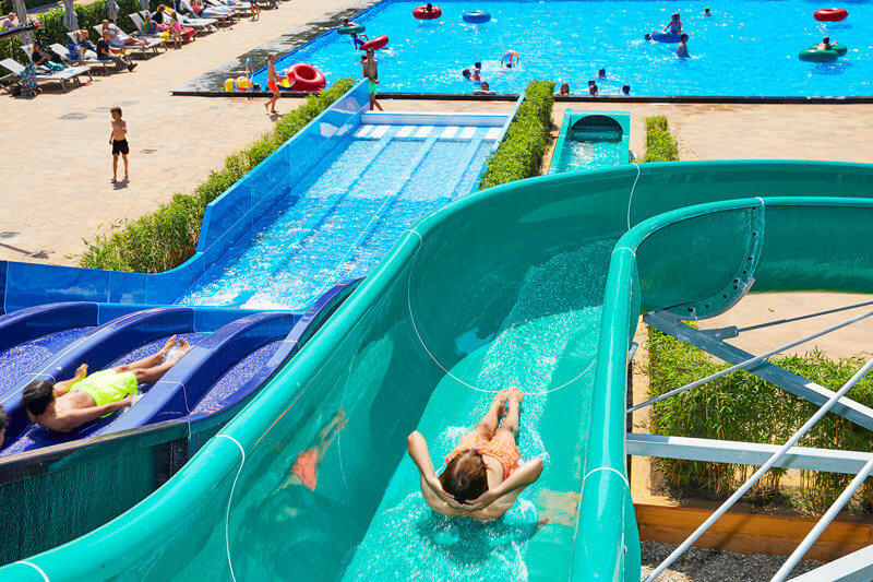 Green Twist - Slides Tiki Pool Outdoor - Duinrell.com