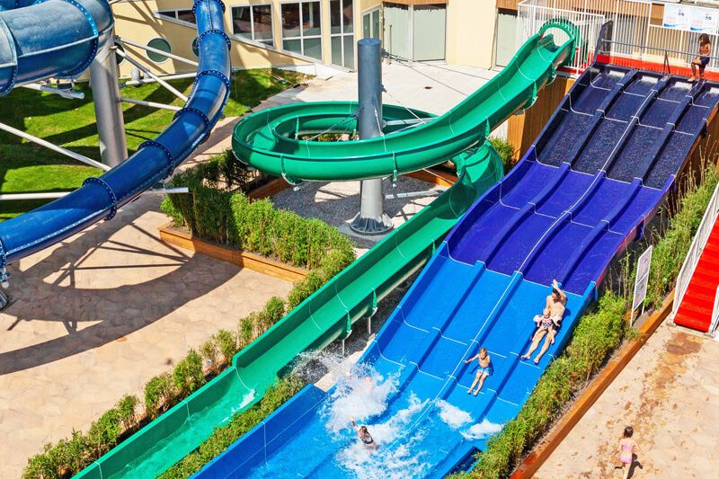Green Twist - Slides Tiki Pool Outdoor - Duinrell.com